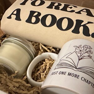 Personalized Book Lover Gift Box | Book Club Gift for Readers | Gift ...