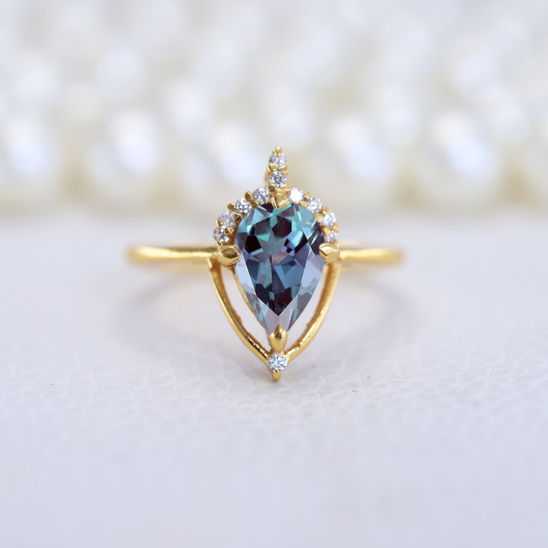 Vintage Alexandrite Promise Ring Pear Cut Gemstone Jewelry 18K Yellow ...