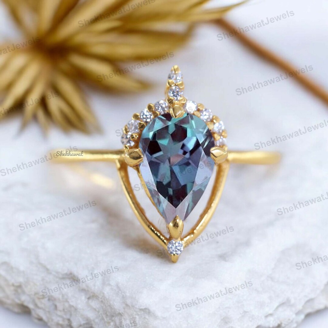 Vintage Alexandrite Promise Ring Pear Cut Gemstone Jewelry 18K Yellow ...