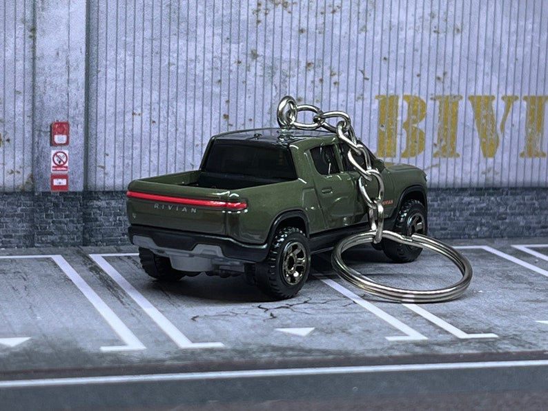 Rivian R1T Electric Truck Keychain - Etsy