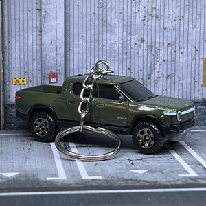 Rivian R1T Electric Truck Keychain - Etsy