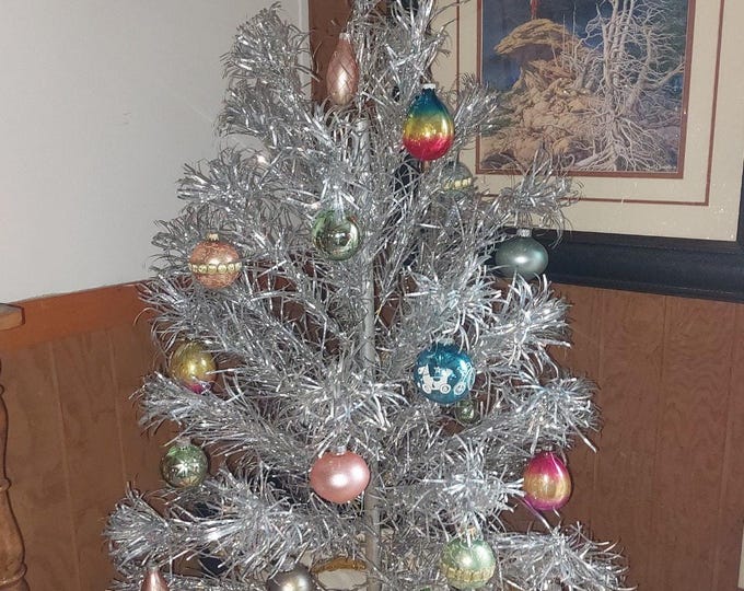 Vintage Silver Aluminum Christmas Tree 4’ Silver Tinsel 40 Branches ...