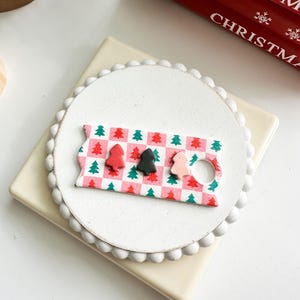 Christmas Tree Stanley Cup Topper Fun Pink, White, and Green Christmas ...