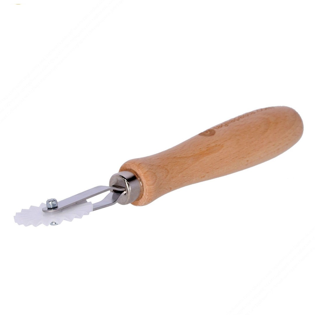 POM Pasta Cutter Wheel With Single Toothed Blade and Wooden Handle ...