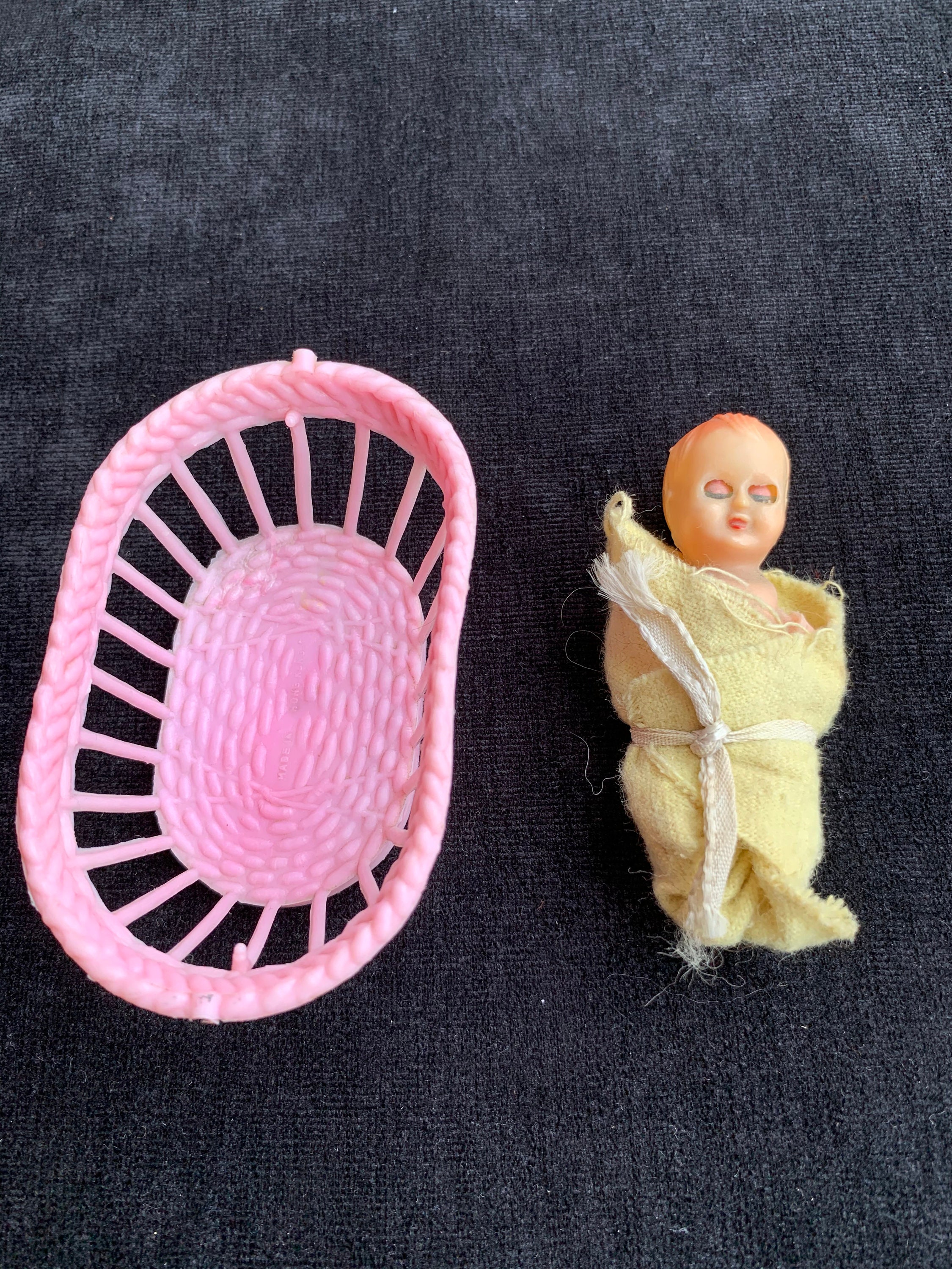 1950er Celluloid Baby im rosa Kunststoff Korb - Etsy.de