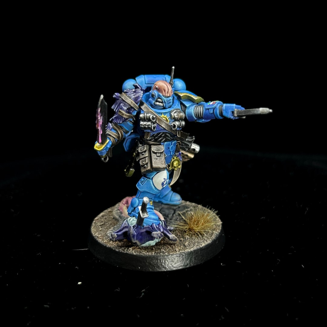 Space Marine Lieutenant With Combi Weapon Ultramarine Warhammer 40k ...