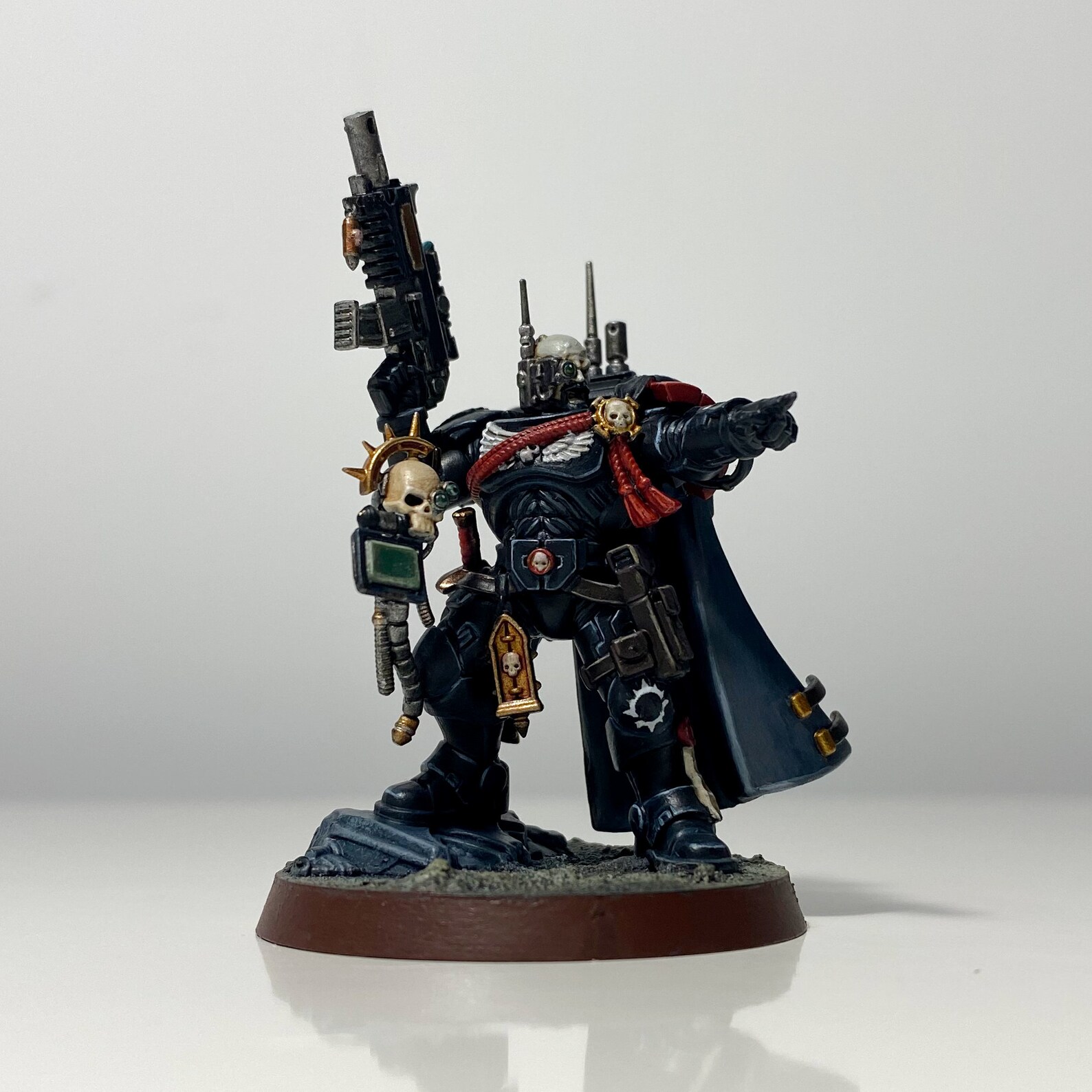 Raven Guard painted Primaris Captain in Phobos Armour | Etsy