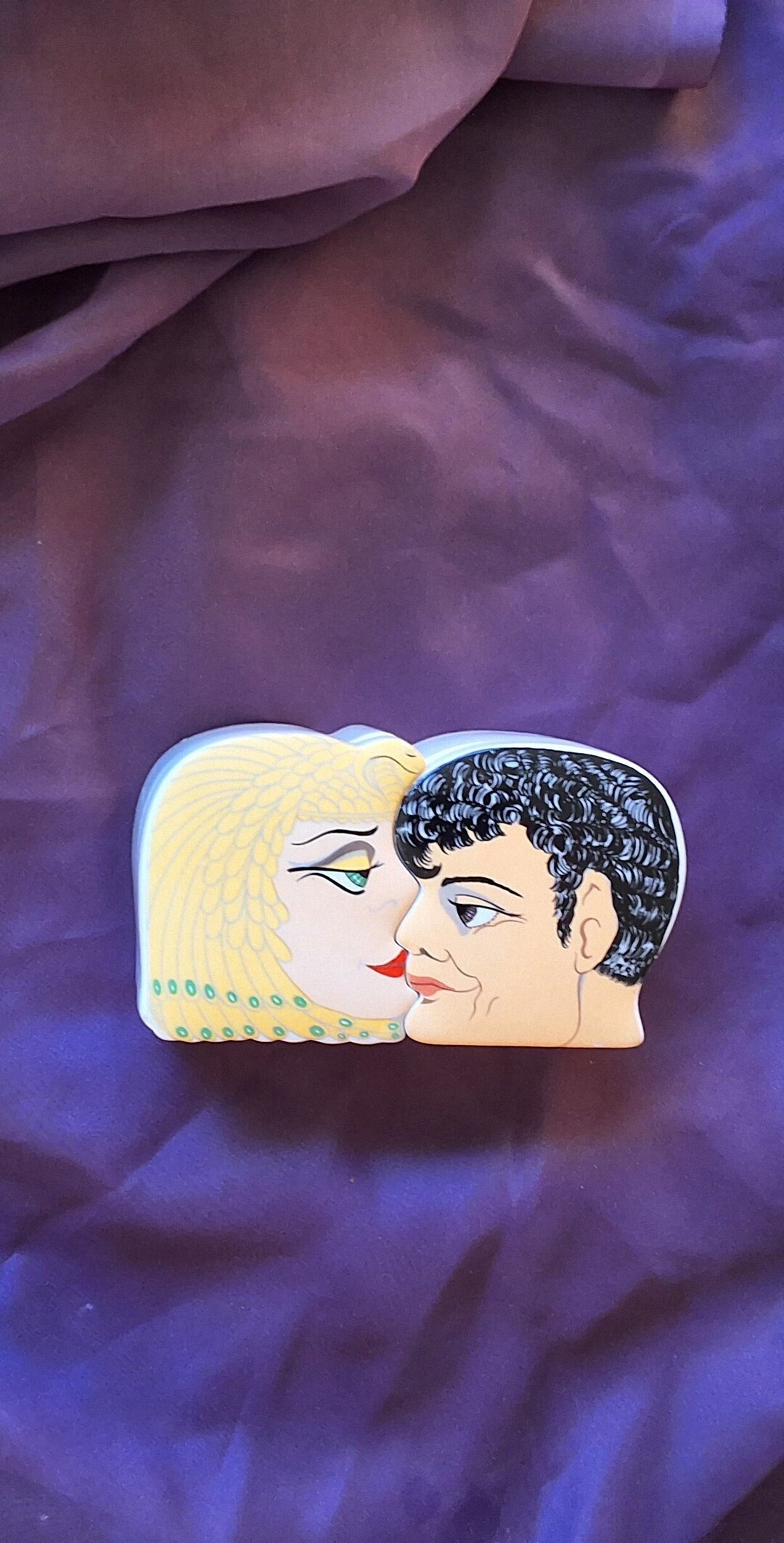 Cleopatra and Mark Antony/kissing Trinket Boxes/small Chip on Edge ...