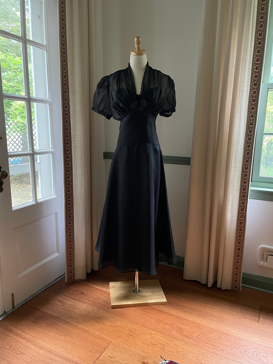 Stunning Vintage Black Silk Party Dress With Sheer Lace Bodice ...