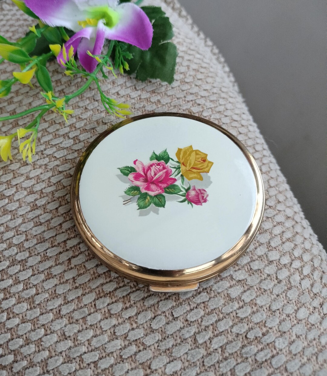 Stratton Rondette Loose Powder Compact, White Enamel Lid With English ...