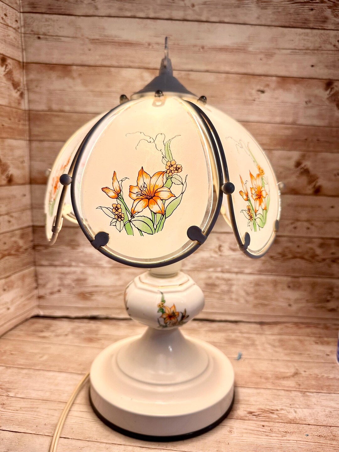 Vintage Underwrites Laboratories Floral Portable Lamp Light White Tiger ...