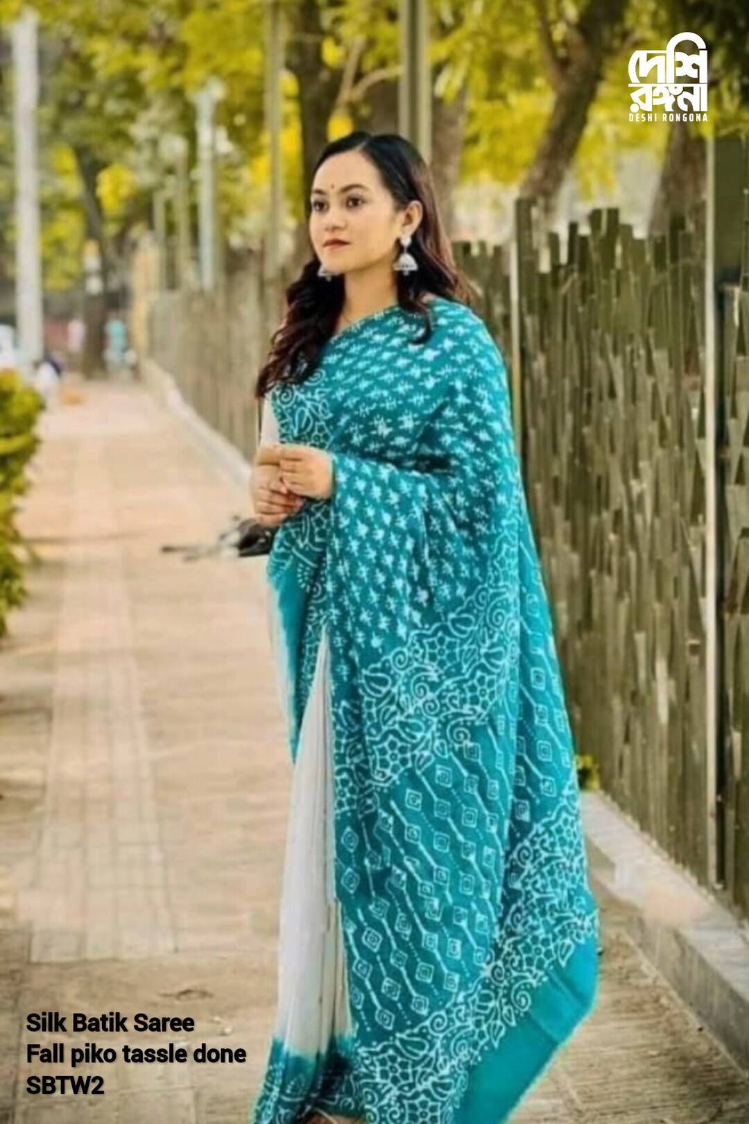 Silk Batik Saree, White and Turquoise Color Contrast, Hand Waxed ...