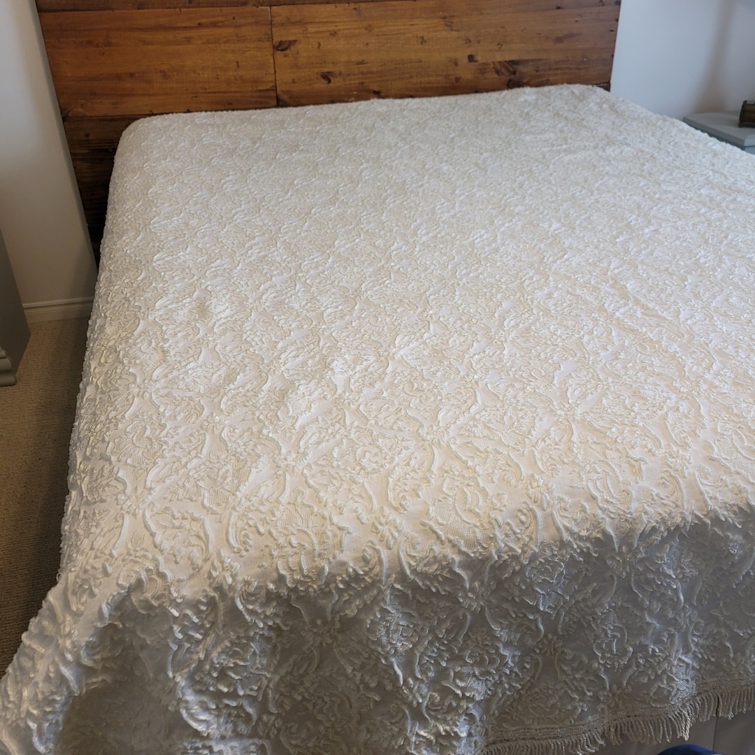 Vintage Portugal Fringe Bedspread: off White Queen Coverlet (108x76) - Etsy