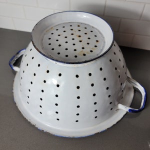 Vintage Enamelware Colander Strainer Country Farmhouse Kitchen - Etsy