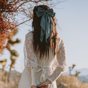 Juniper Bridal Hair Bow Wedding Bow Hairpiece Oversized Satin Bow Veil ...