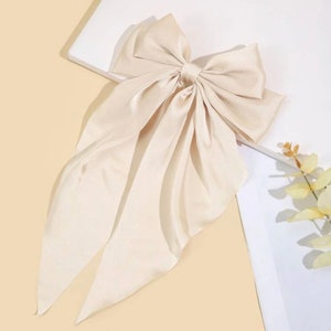 Juniper Bridal Hair Bow Wedding Bow Hairpiece Oversized Satin Bow Veil ...