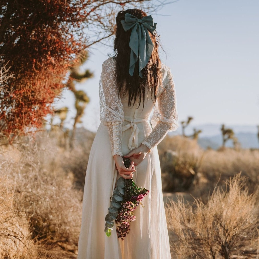 Juniper Bridal Hair Bow Wedding Bow Hairpiece Oversized Satin Bow Veil ...