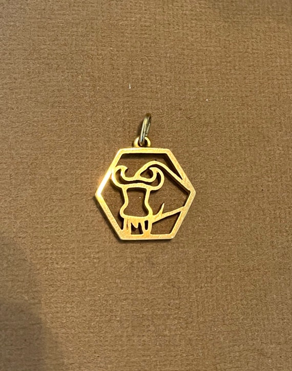 18K Solid Gold Taurus Bull Astrology Zodiac Pendant - Gem