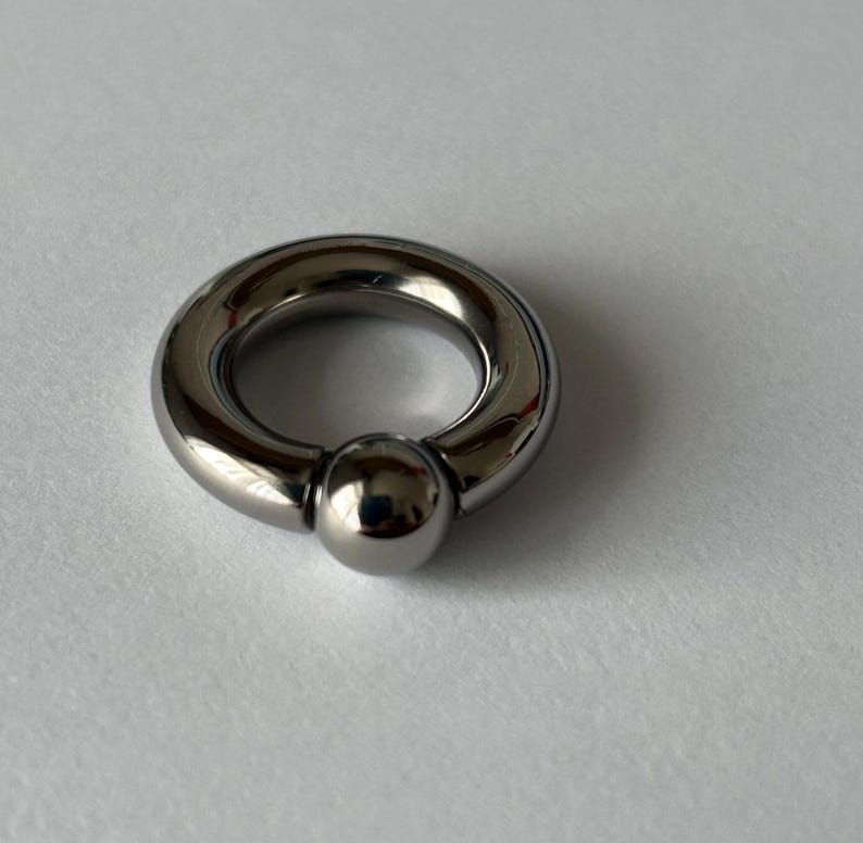 Medizinisches Titan ASTM: F-136 BCR mit eingeschraubter Kugel - PA-Ring ...