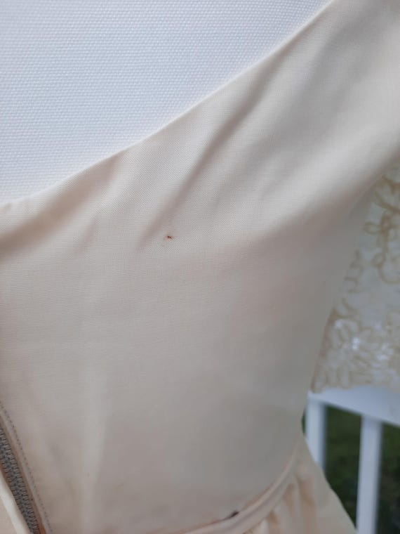 1960s cream colored lace vintage wedding dress with d… - Gem