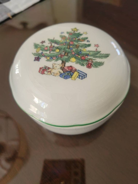 Vintage NIKKO Japan Trinket Box with Decorated Christ… - Gem