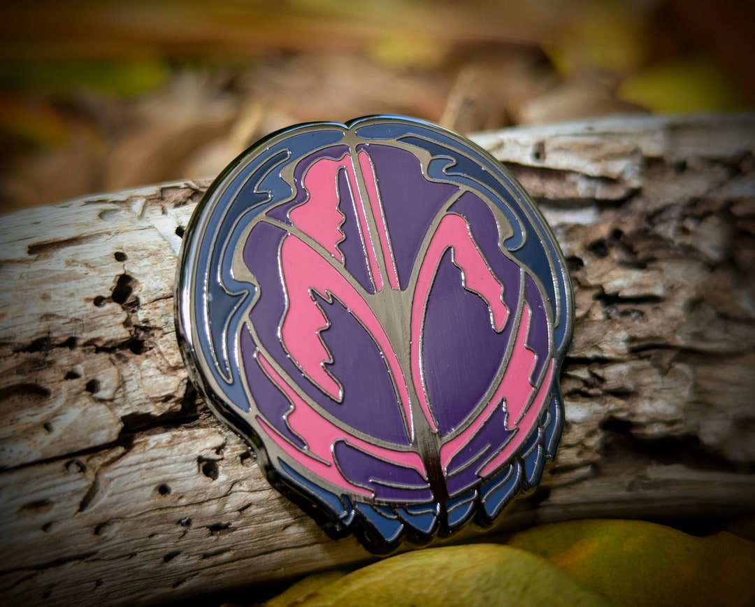 Defender's Crest - Hollow Knight Enamel Pin - Etsy
