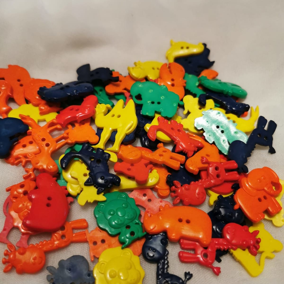 Animal Themed Craft Buttons, PRIMARY Colours, Selection of Approx. 100g ...