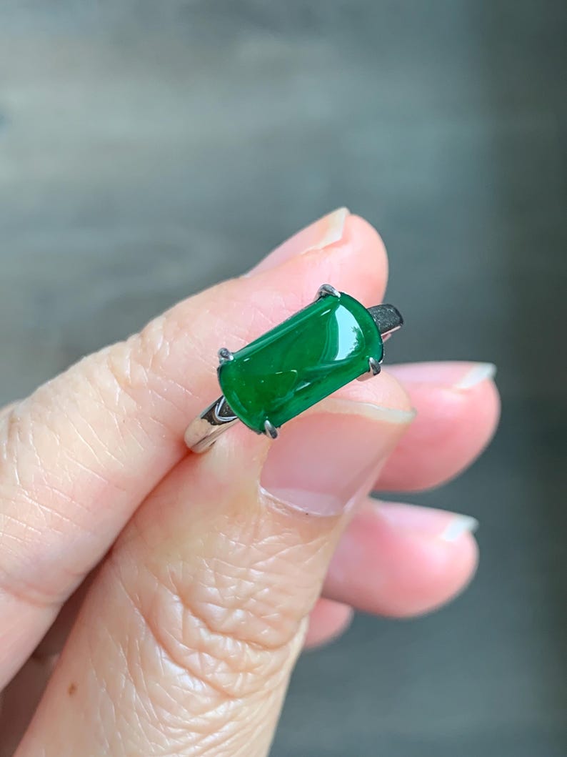 Natural Grade A Guatemalan Icy Translucent Vibrant Green Jadeite Saddle ...