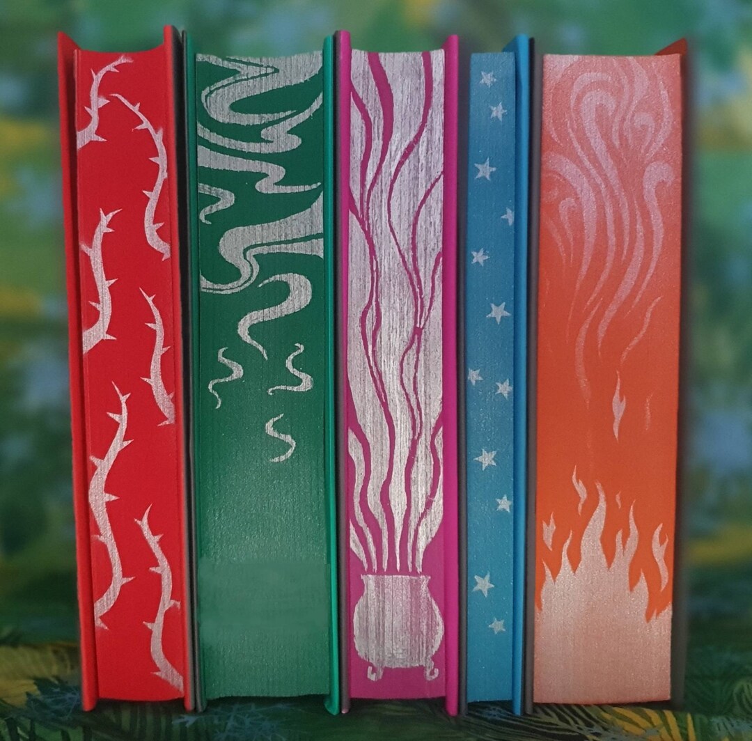 ACOTAR Silver Stencil Sprayed Edge Set - Etsy UK