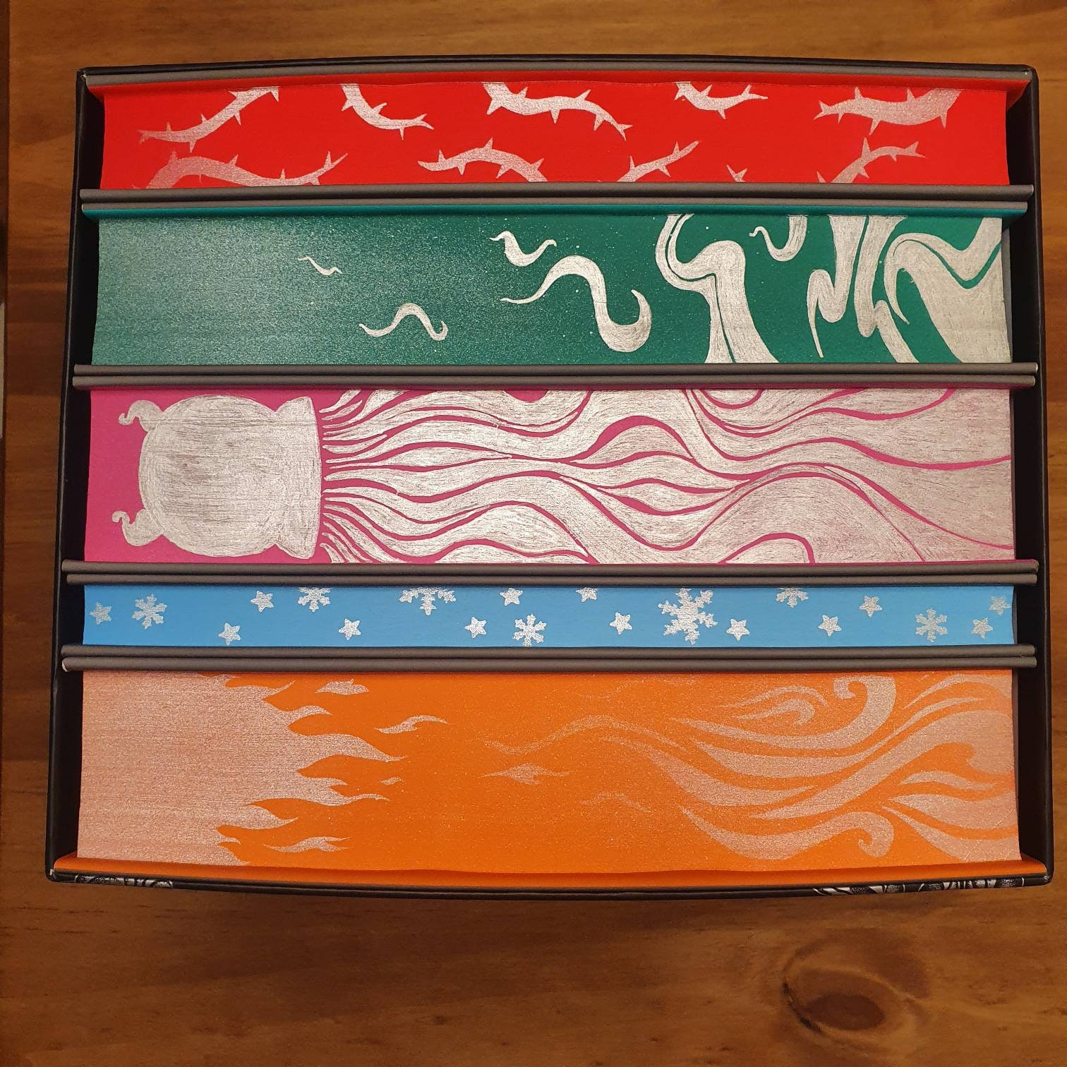 ACOTAR Silver Stencil Sprayed Edge Set - Etsy UK