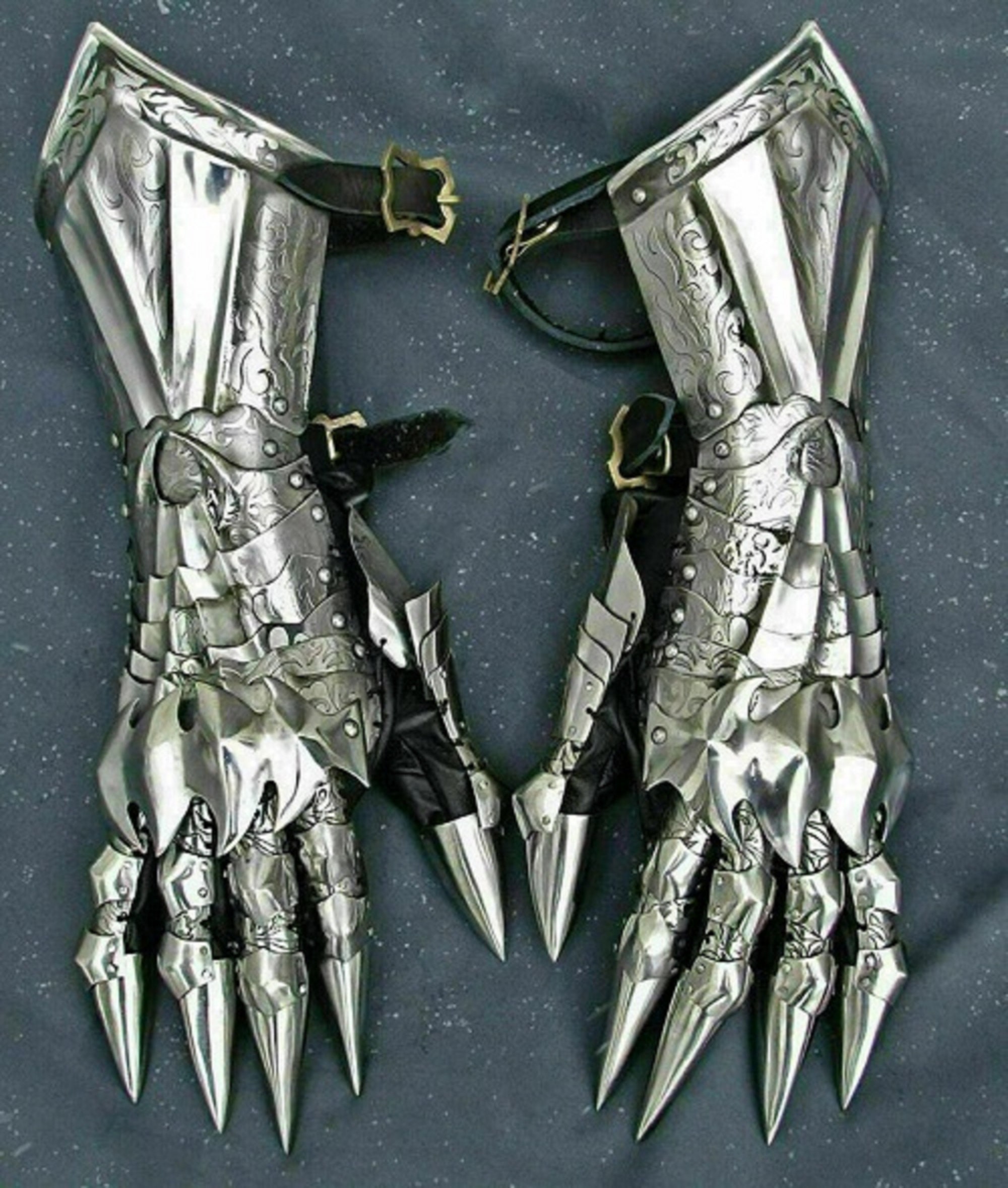 Medieval Claw Gauntlets