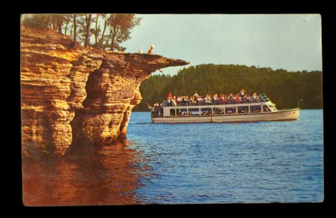 The Swallow's Nests Riverview Boat Line Upper Dells, Wisconsin Dells ...