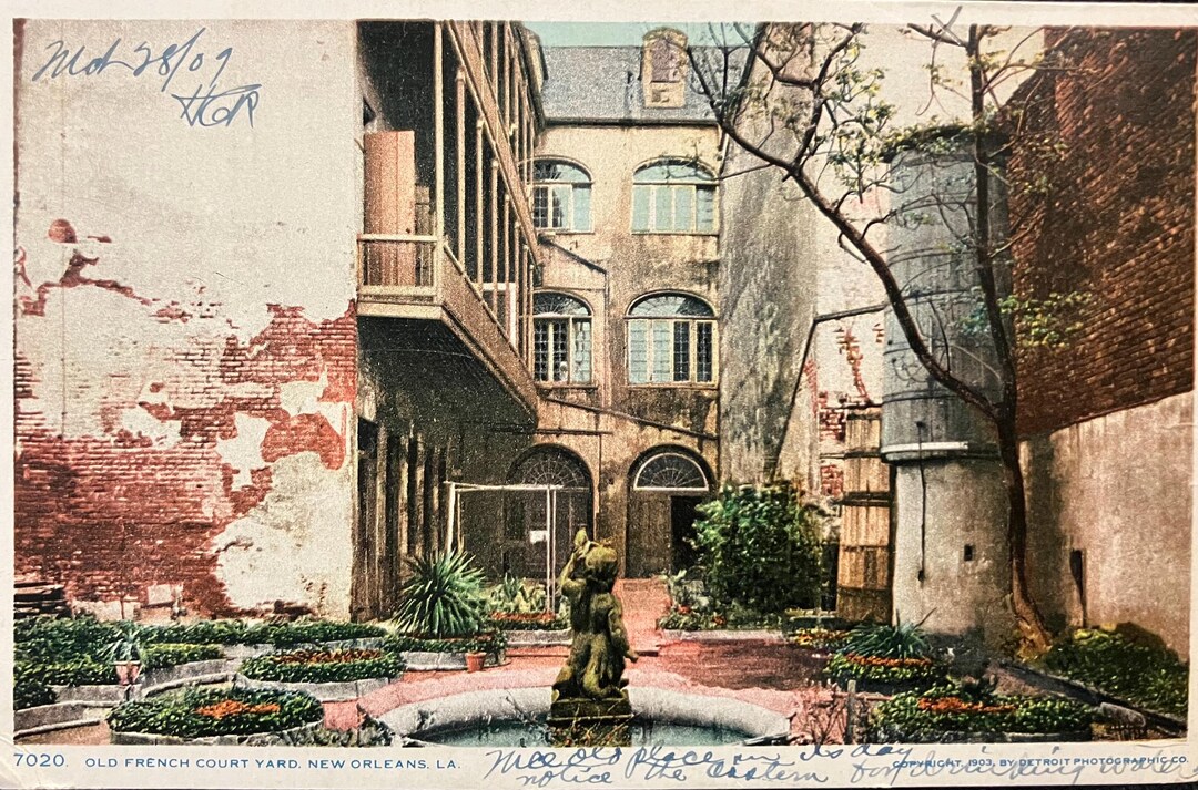 Old French Court Yard, New Orleans, Louisiana - Historic French Area in ...
