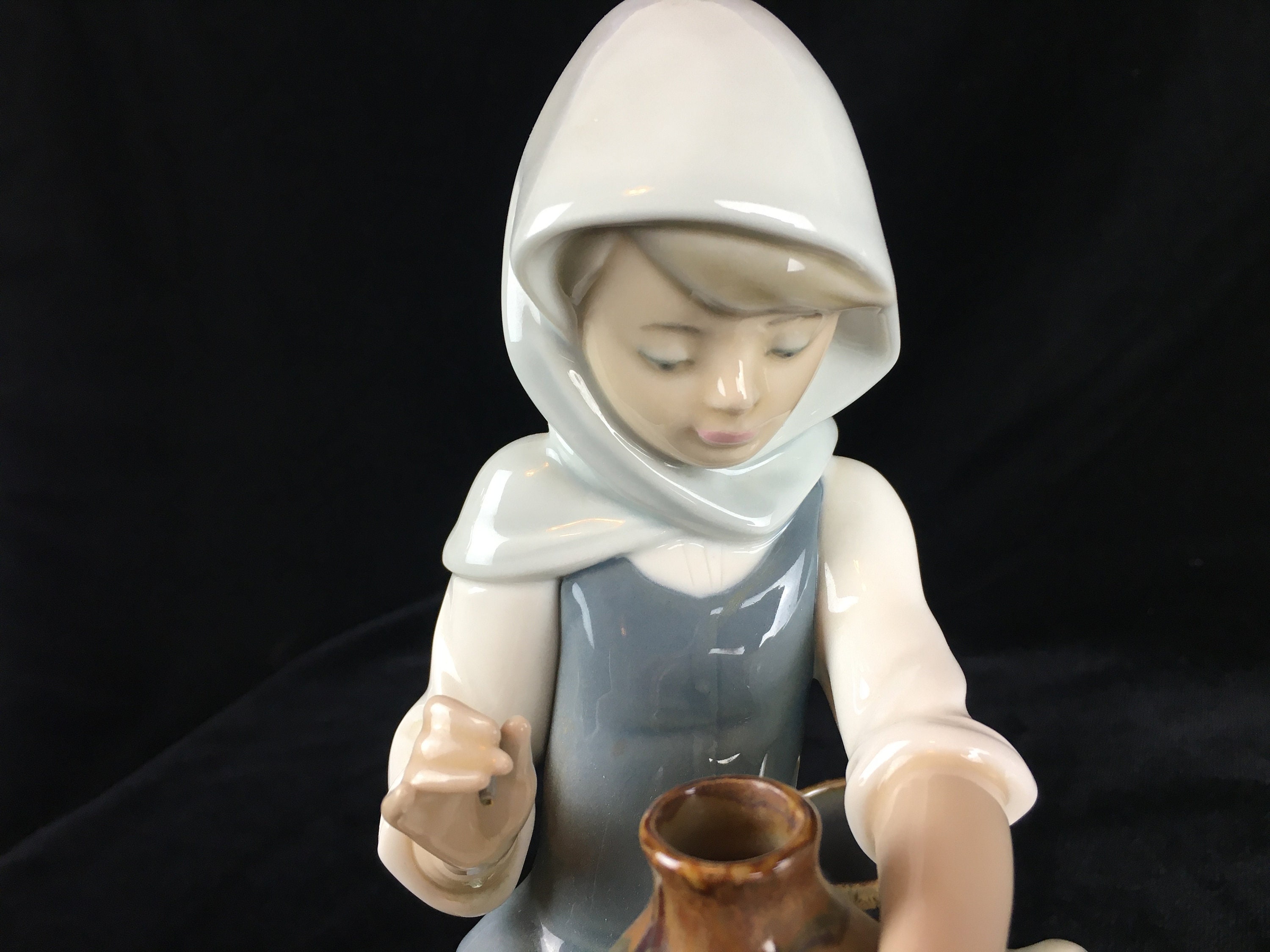 Lladro - Woman Painting Vase - #5079 - Porcelain Figurine - Art ...