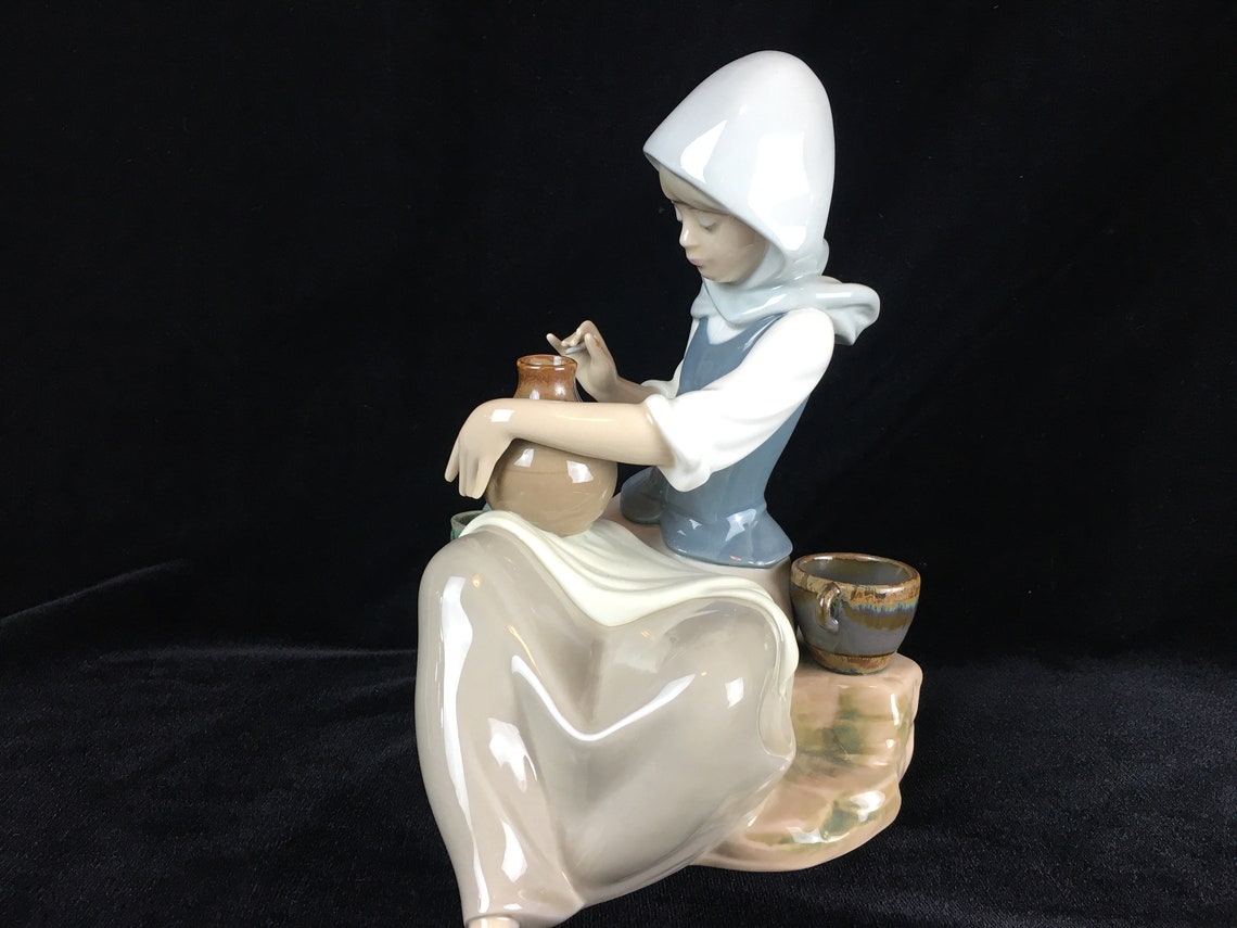 Lladro - Woman Painting Vase - #5079 - Porcelain Figurine - Art ...