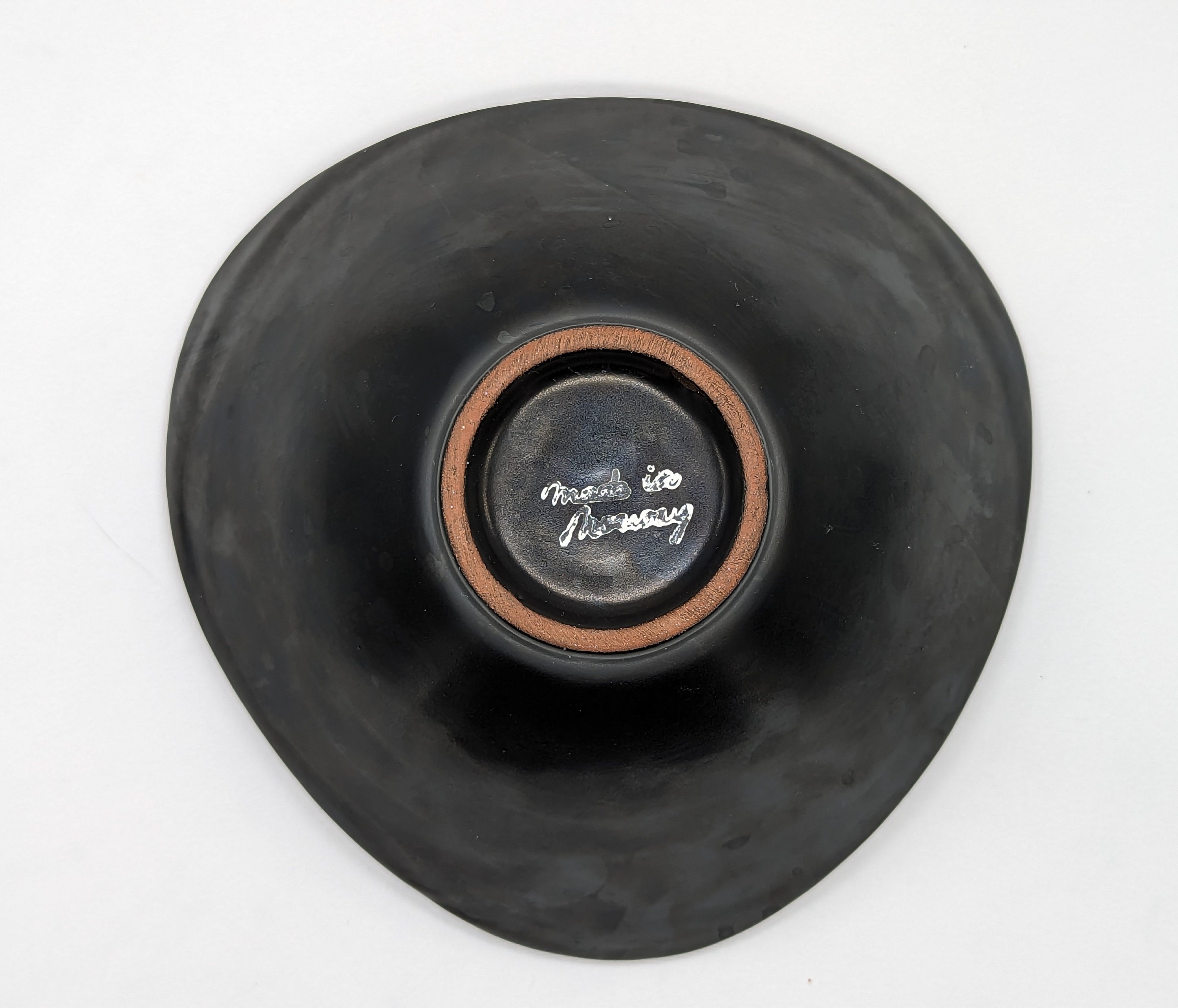 Graveren Norsk MCM Triangular Pottery Bowl Black With Hand - Etsy