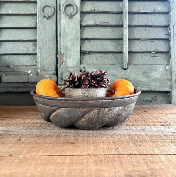 Wonderful Vintage Metal Baking Mold / Bundt / Jell-o Mold - Etsy