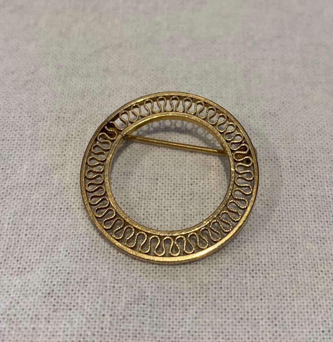 Vintage 1950s Gold-toned Circle Pin/brooch Vintage Jewelry, Vintage Pin ...