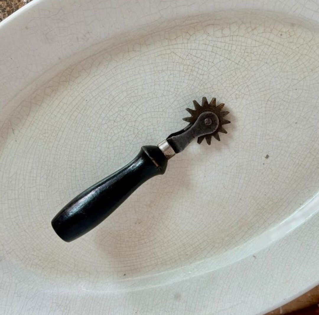 Vintage Pie Crimper / Pastry Cutter With Classic Black Wooden Handle ...