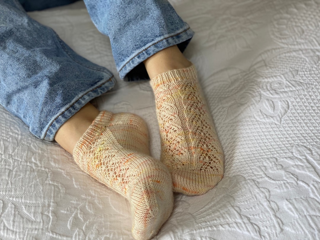 Nestled Leaves Socks Pattern, Socks Knitting Pattern - Etsy