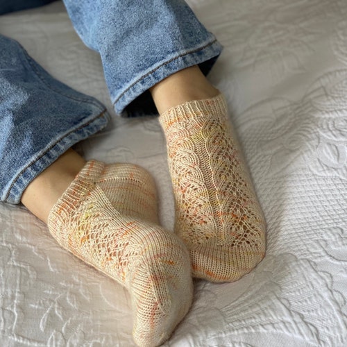 Nestled Leaves Socks Pattern Socks Knitting Pattern - Etsy