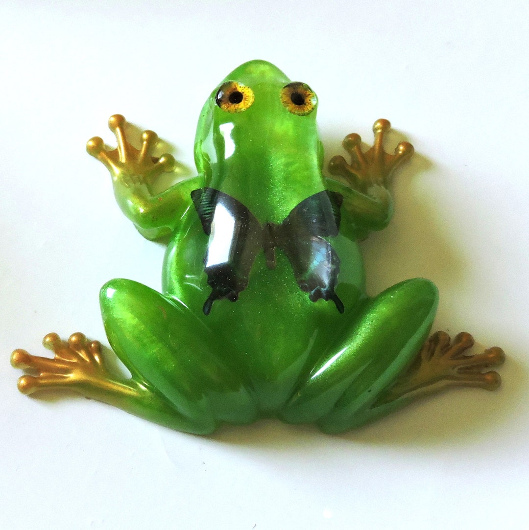 Resin Frog With Butterfly, Toad, Nature Decor, Paperweight - Etsy