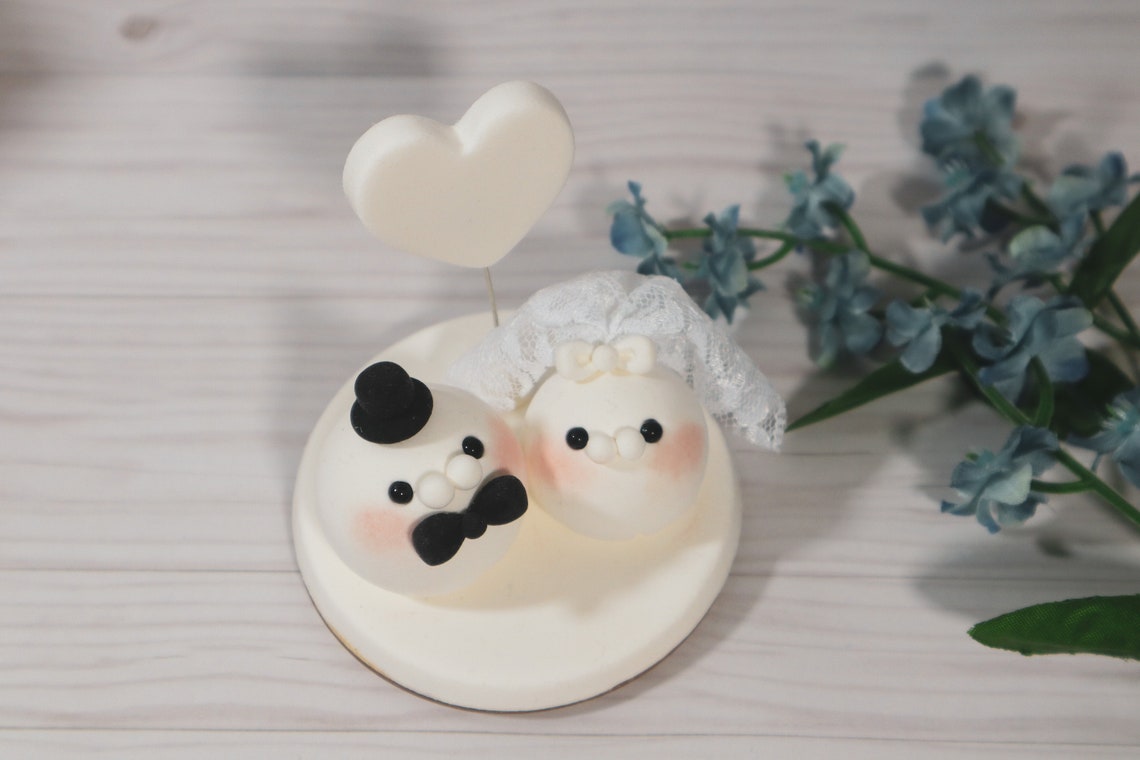 Adorable Customized Seals Wedding Cake Topper | Cute Handmade Cake ...