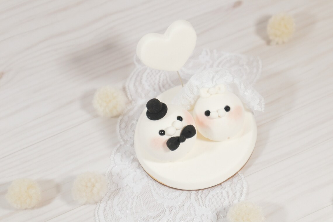 Adorable Customized Seals Wedding Cake Topper | Cute Handmade Cake ...
