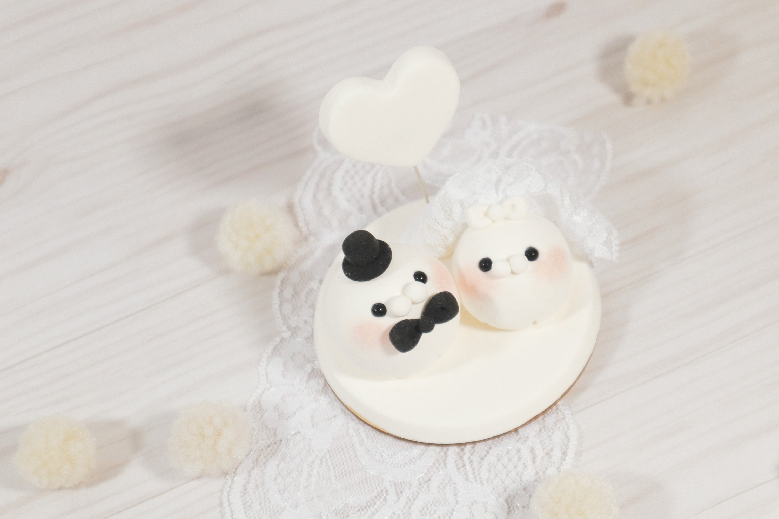 Adorable Customized Seals Wedding Cake Topper | Cute Handmade Cake ...