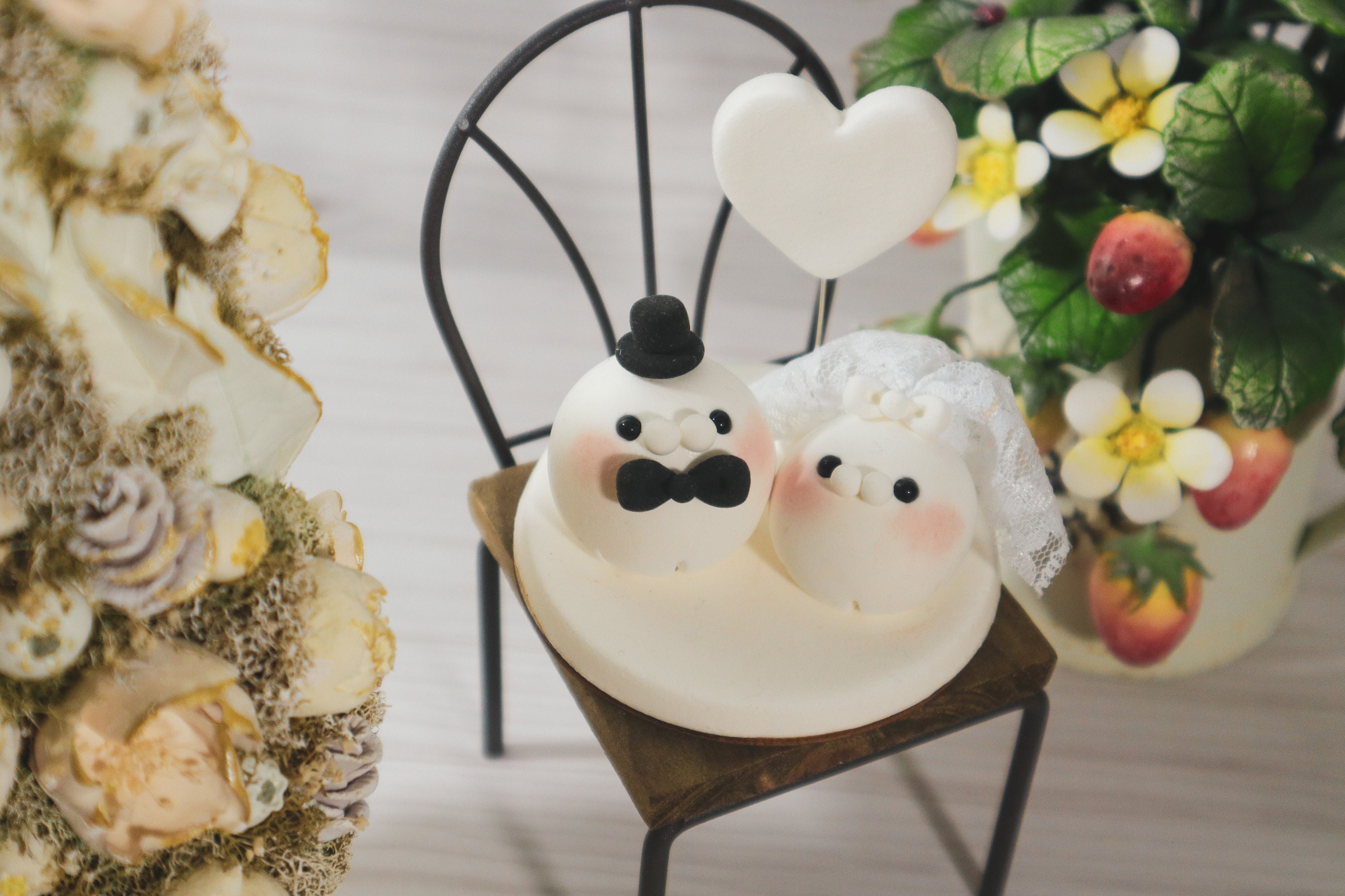 Adorable Customized Seals Wedding Cake Topper | Cute Handmade Cake ...