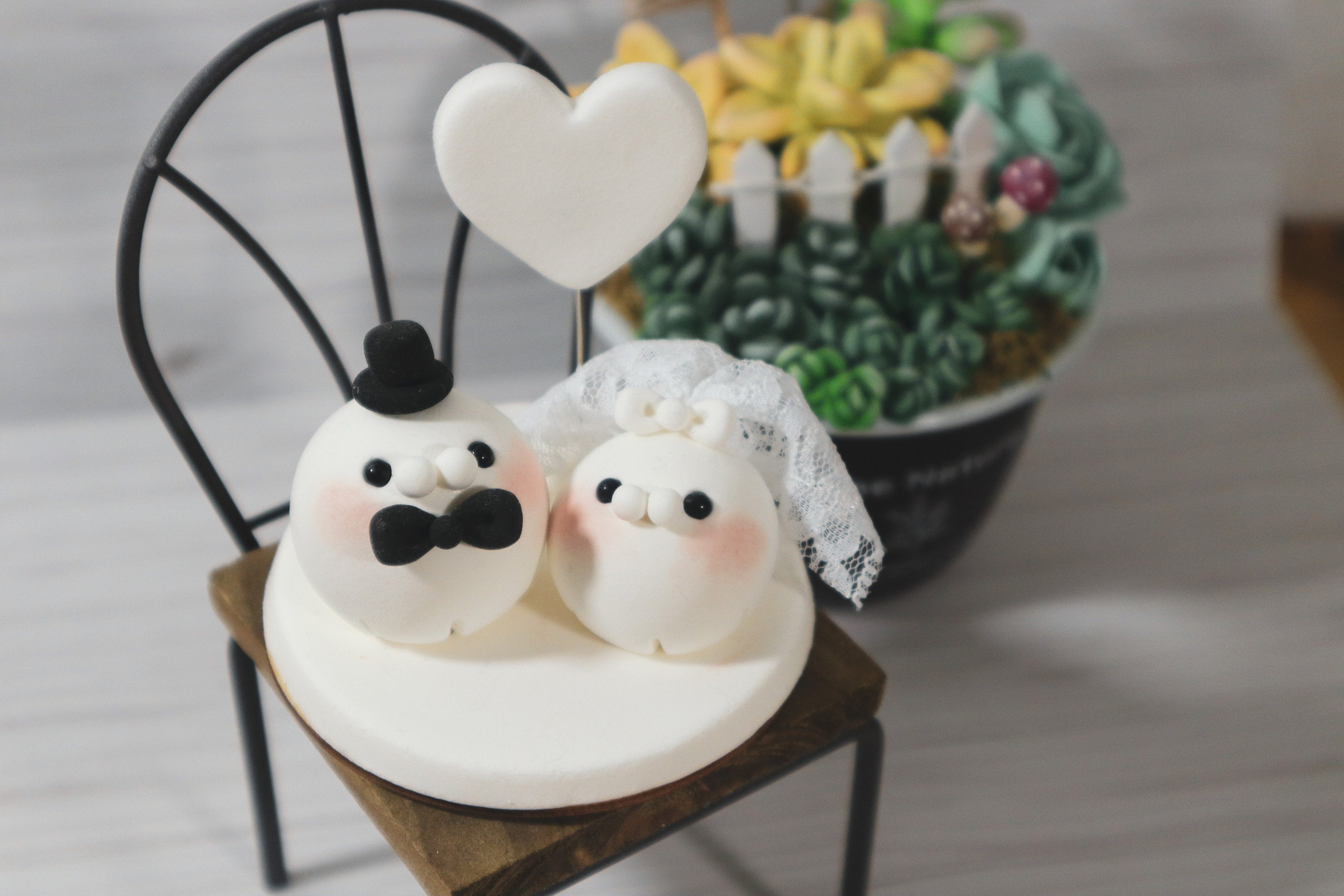 Adorable Customized Seals Wedding Cake Topper | Cute Handmade Cake ...