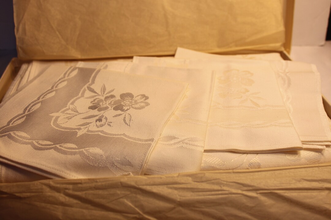 Simtex Candlelight White Tablecloth and 4 Napkin Set Vintage in ...