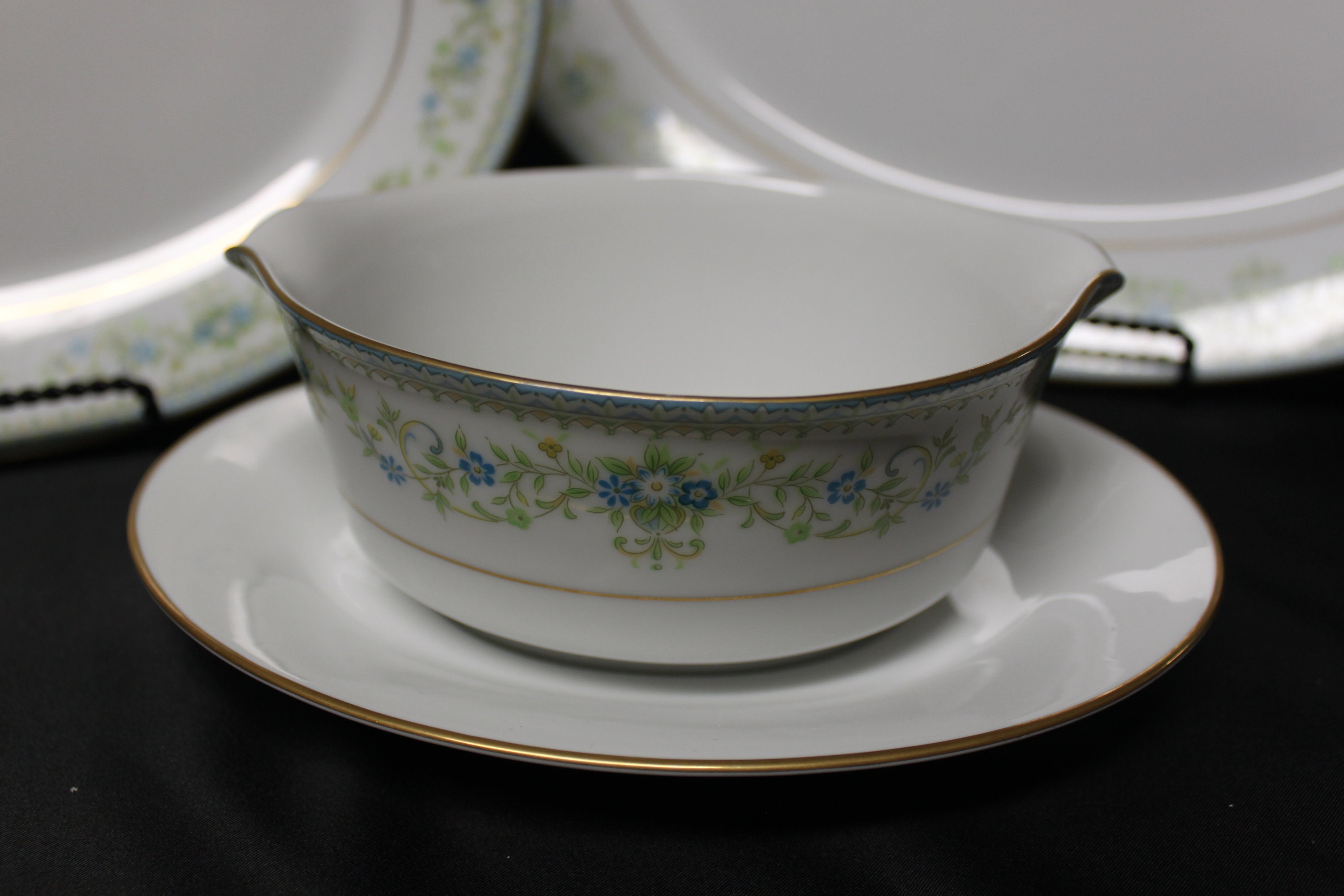 Contemporary by Noritake Spring Meadow Set of Three - Etsy