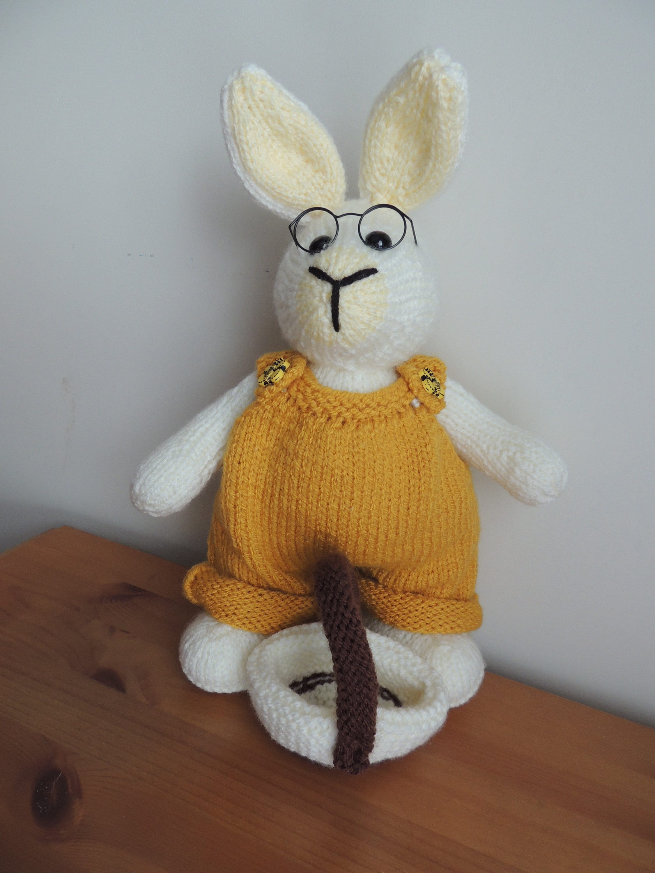 Hand Made knitted Woolen Toy Bunny Rabbit with glasses and - Etsy.de